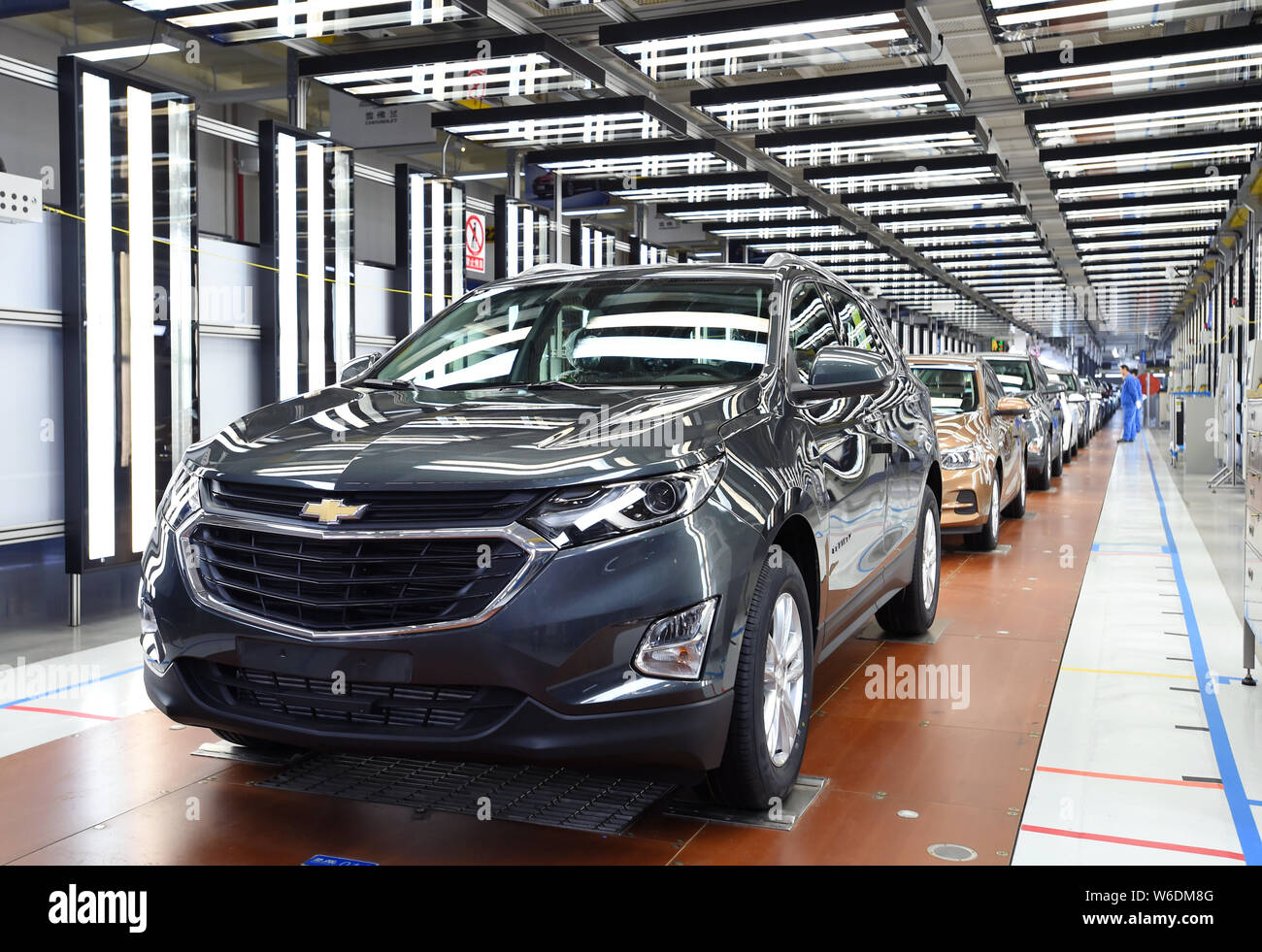Chevrolet cars assembly line hi-res stock photography and images - Alamy