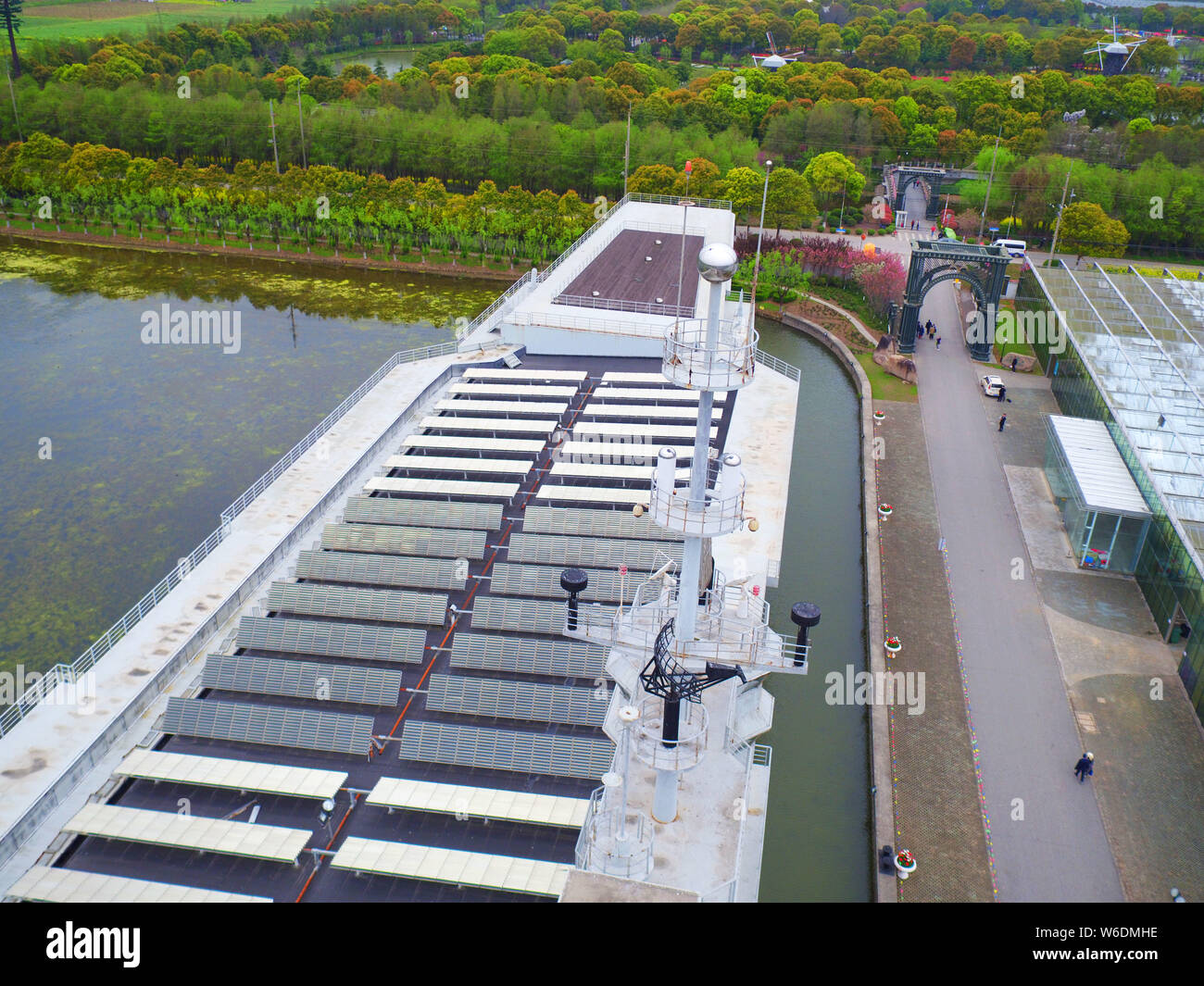 An aerial view of a building that resembles an "aircraft carrier ...