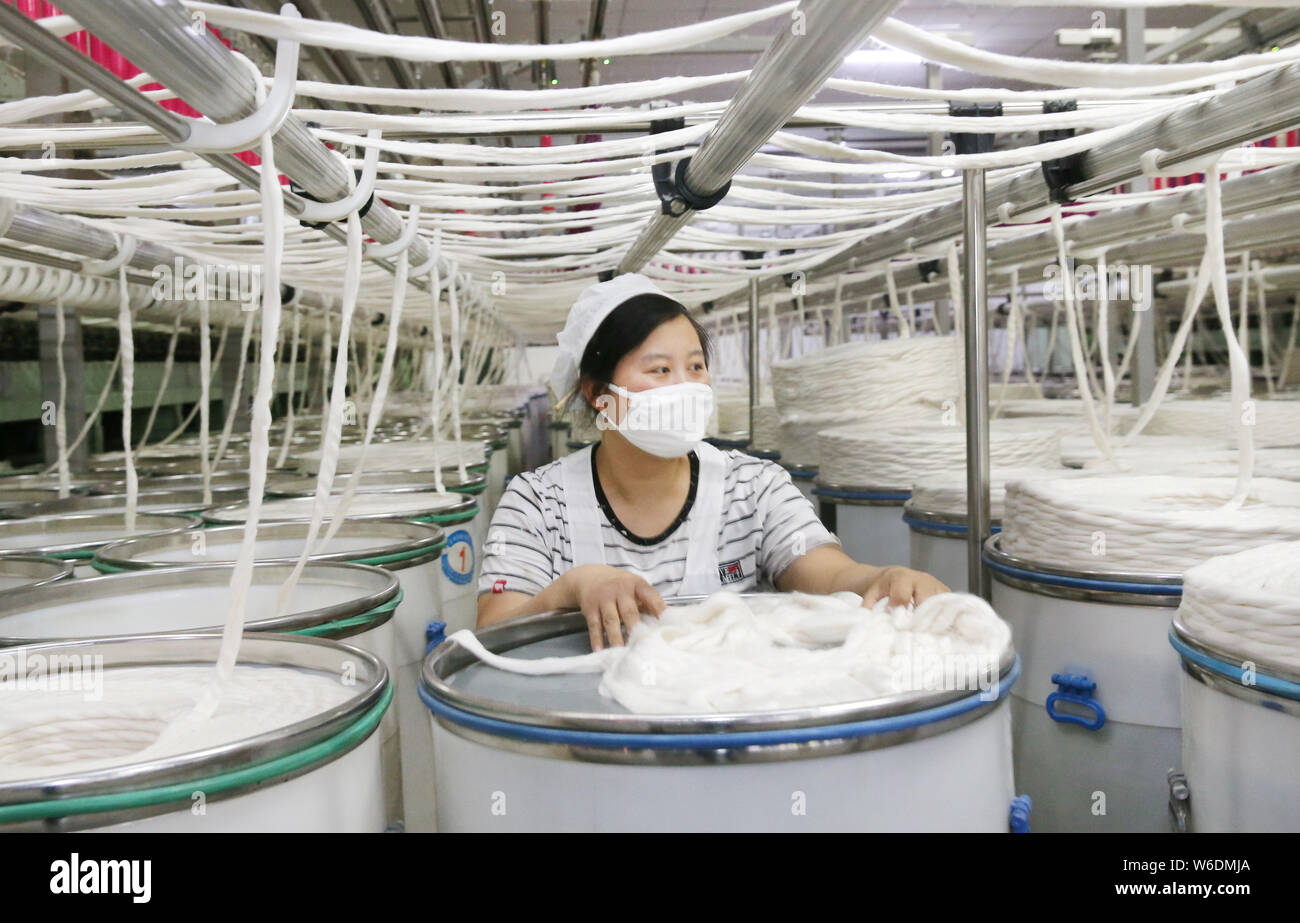 China textile factory hi-res stock photography and images - Alamy