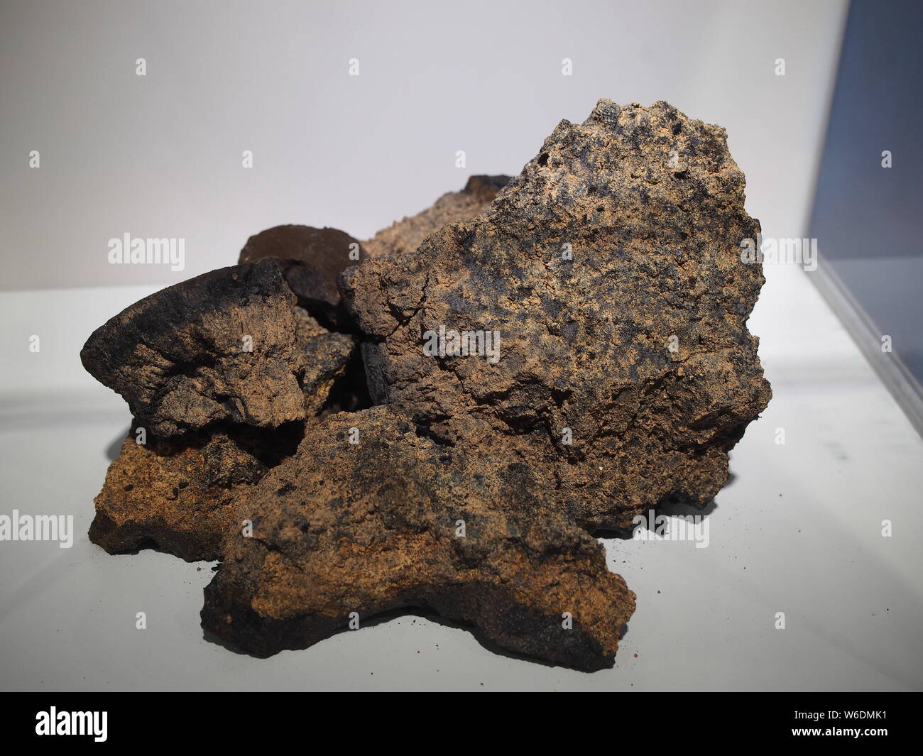 Pelagic sediment found by China's manned deep-sea submersible "Jiaolong ...