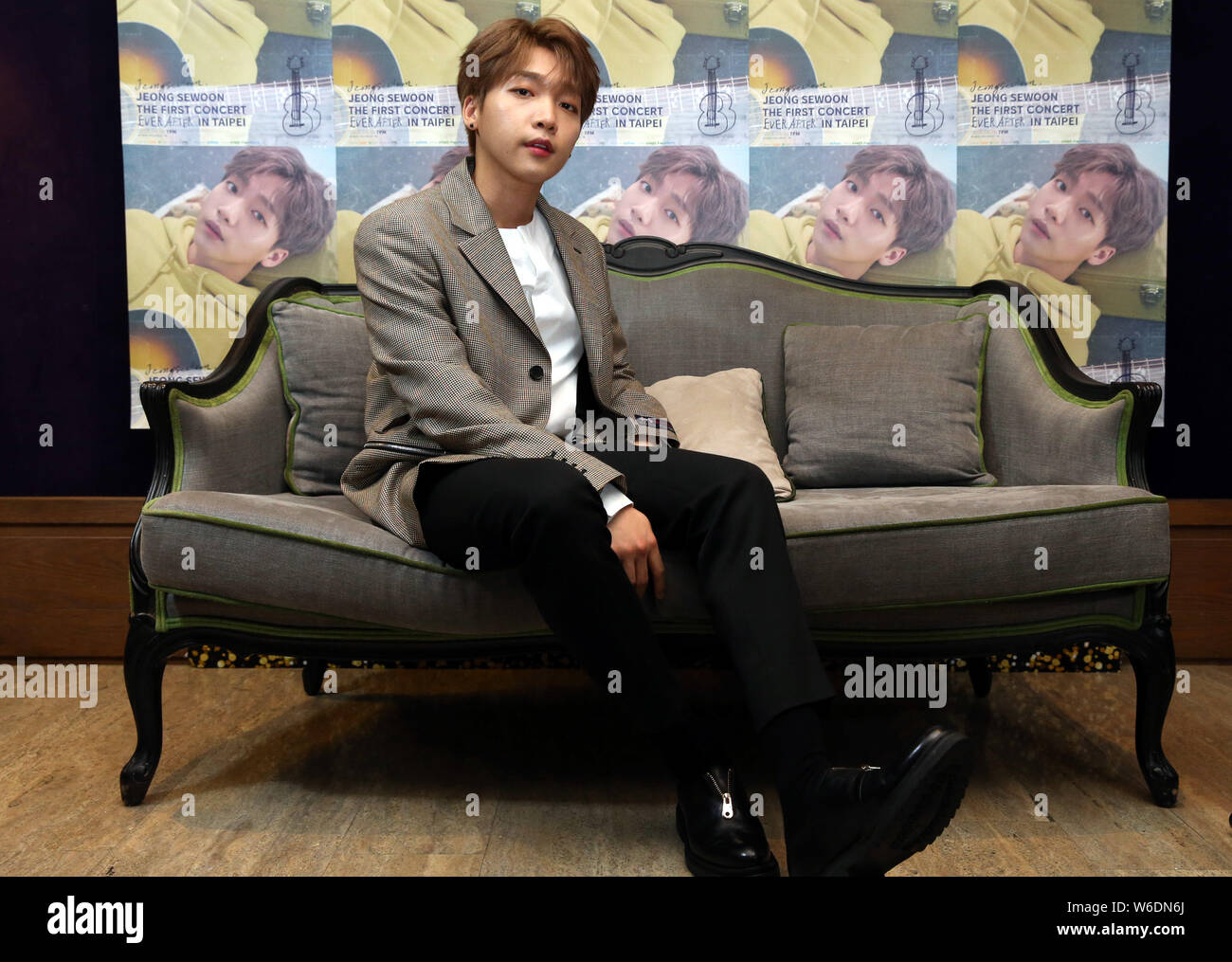 **TAIWAN OUT**South Korean singer Jeong Se-woon attends an interview in ...