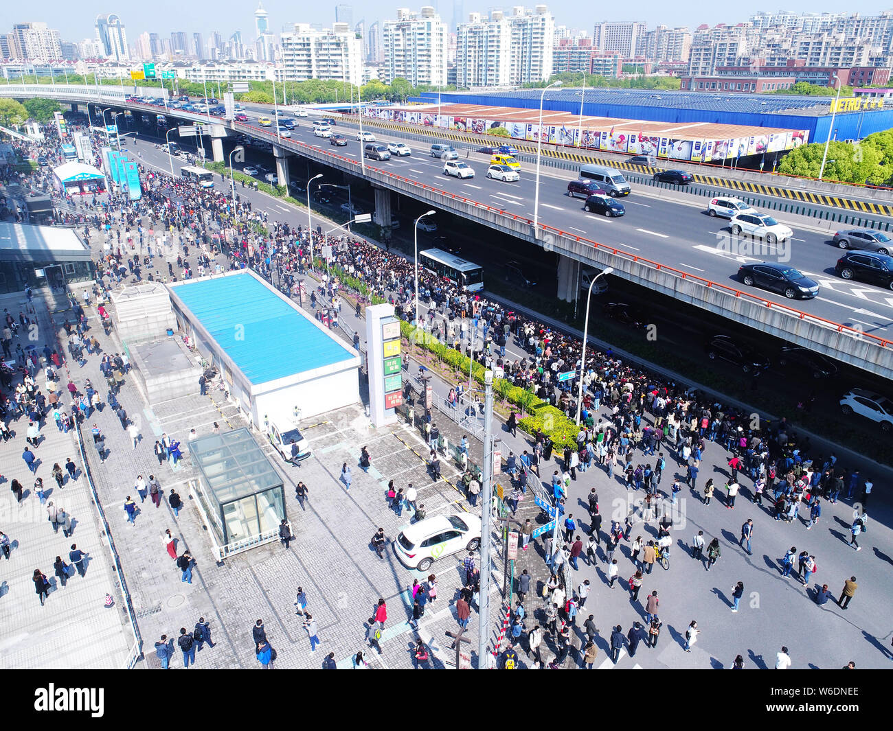 Shanghai metro at rush hour hi-res stock photography and images - Alamy