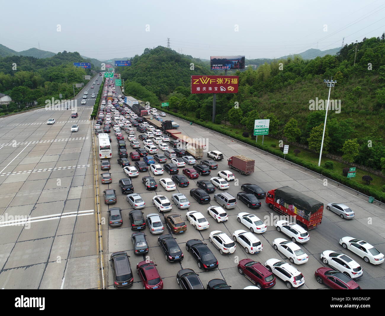 Vehicles queue hi-res stock photography and images - Alamy