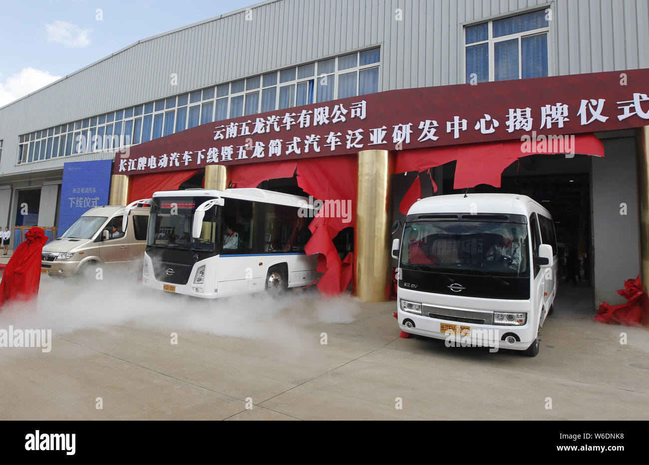 Electric buses china's hi-res stock photography and images - Alamy