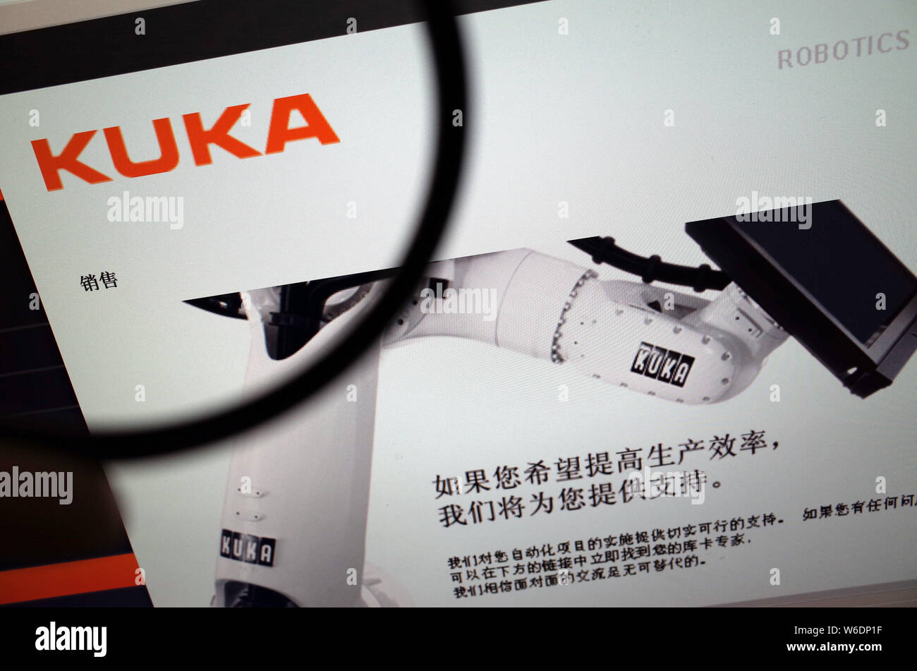 --FILE--A Chinese netizen browses the website of German robot maker ...