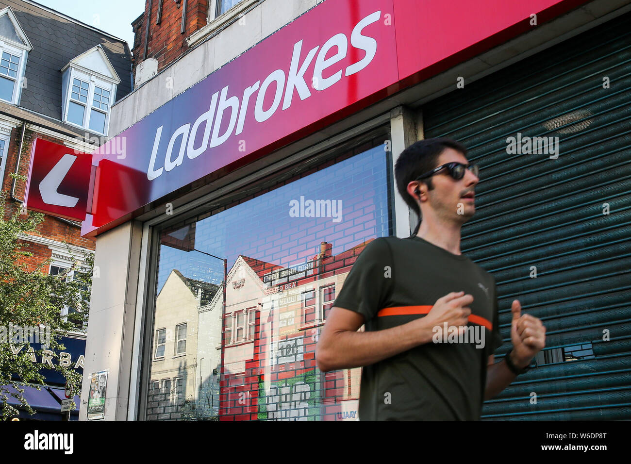 Ladbrokes logo hi-res stock photography and images - Alamy