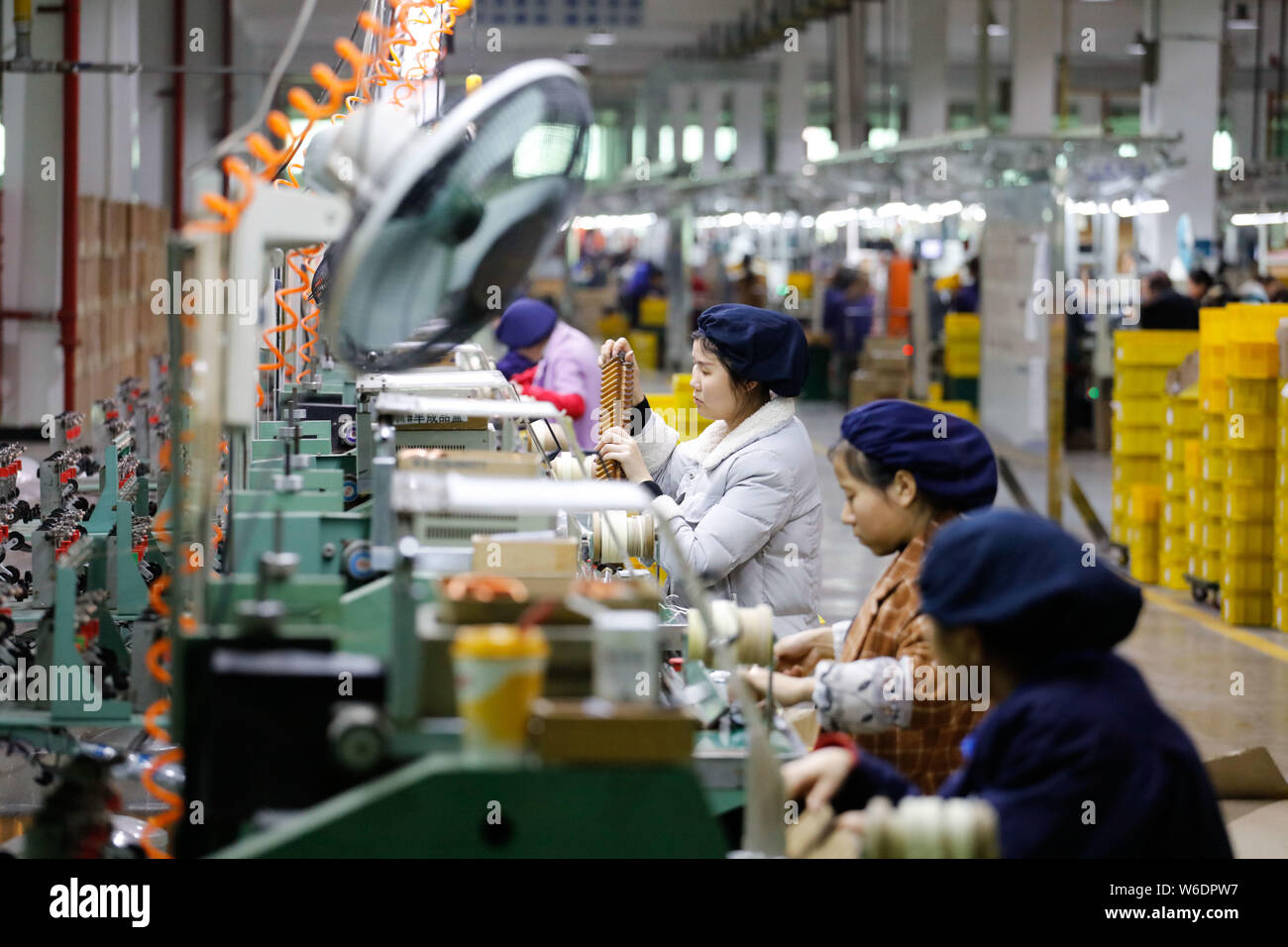 --FILE--Female Chinese workers produce components and parts of ...