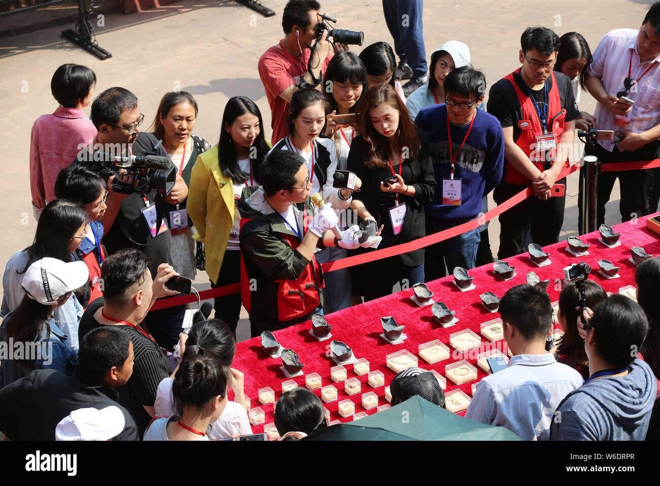 Relics unearthed from the sunken boats owned by peasant leader Zhang ...