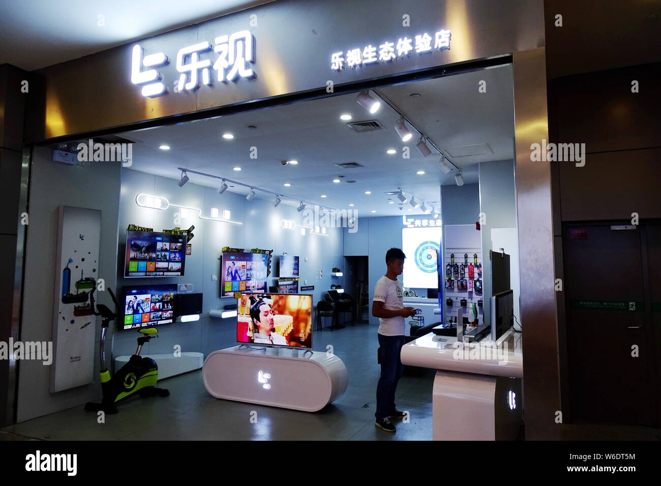 Leshi tv hi-res stock photography and images - Alamy