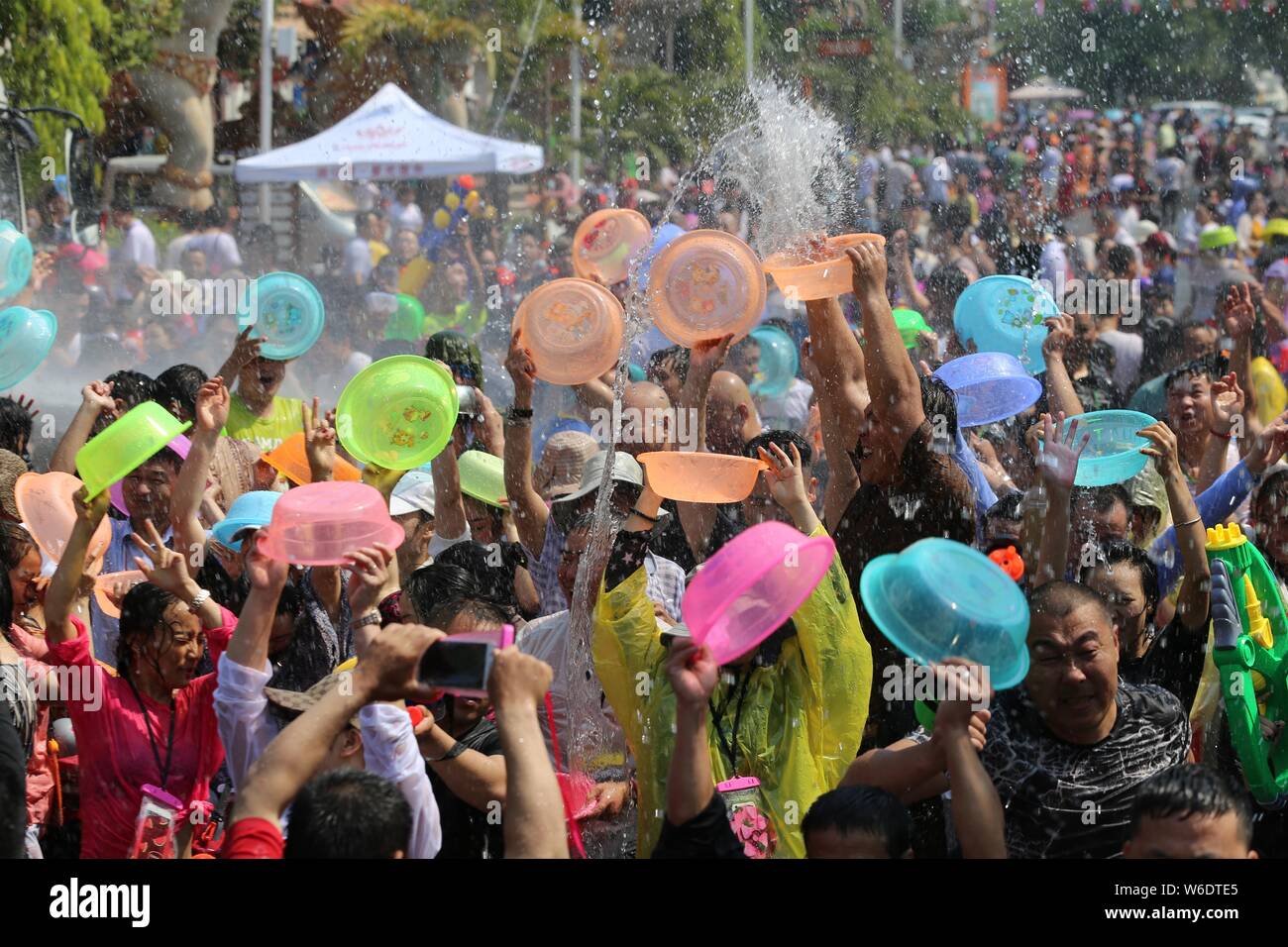 Local people and tourists sprinkle water to celebrate the Water ...