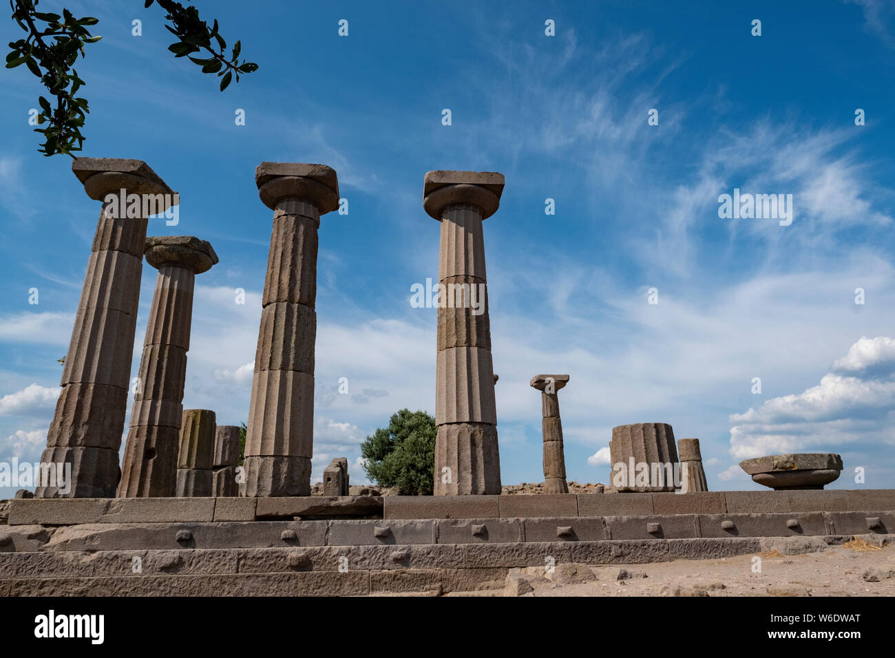 Doric style hi-res stock photography and images - Alamy