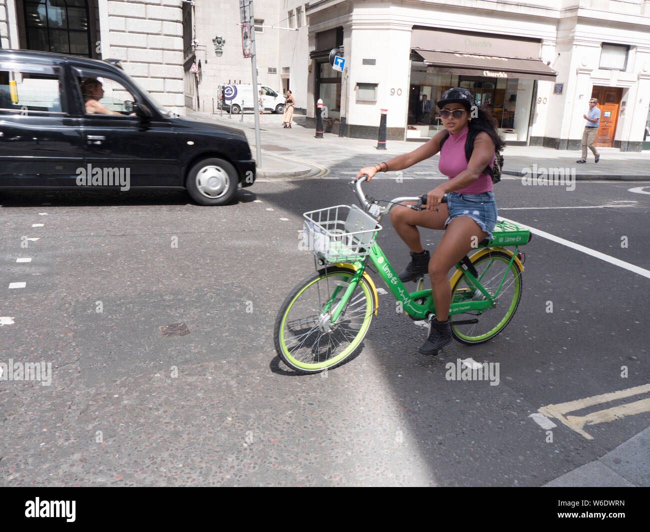 Lime electric rental bike central London Stock Photo - Alamy