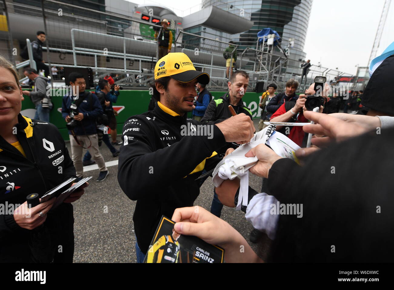 Renault signs hi-res stock photography and images - Alamy