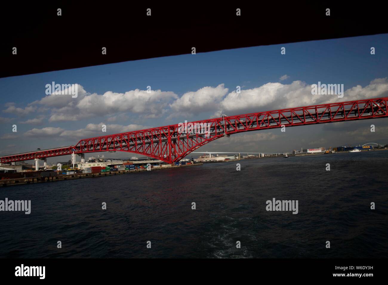 View of the world's third-longest cantilever truss span, Minato Bridge ...