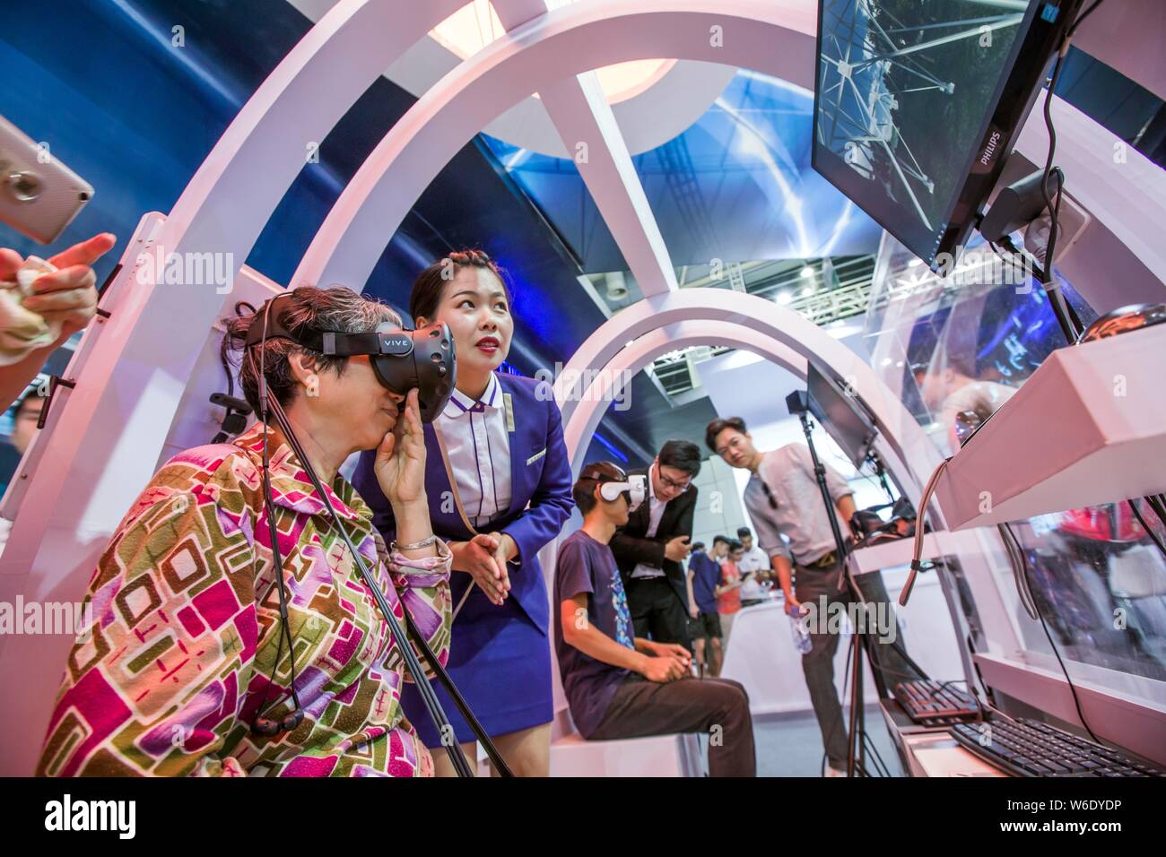 Virtual summit hi-res stock photography and images - Alamy
