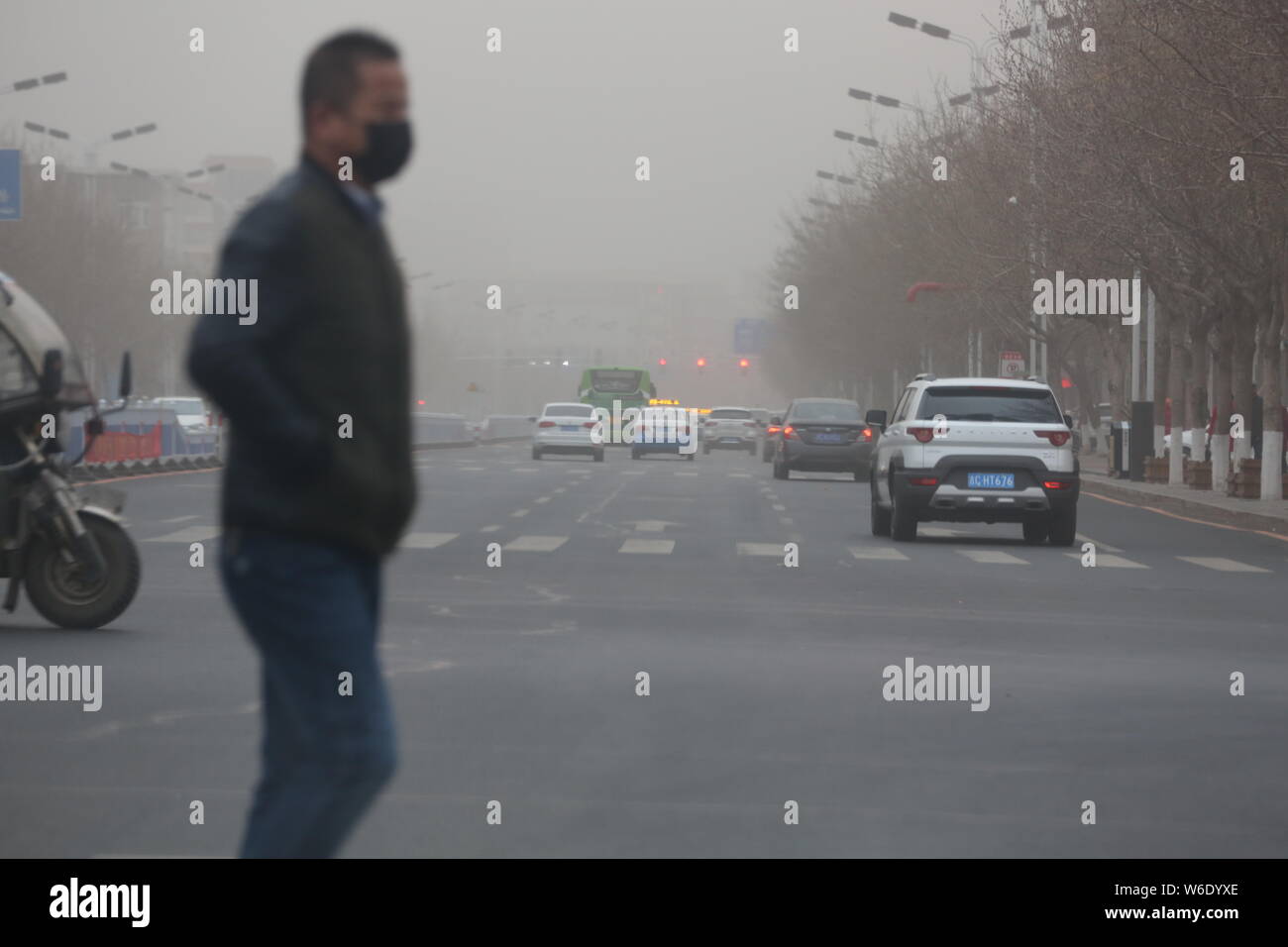 Face mask pollution sand hi-res stock photography and images - Alamy