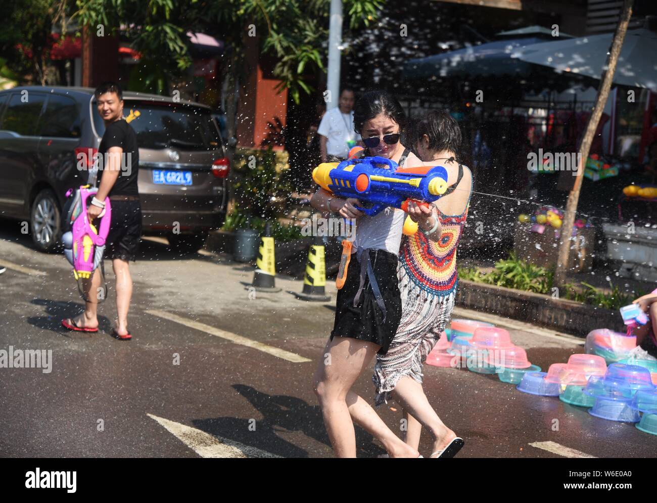 Water sprinkling festival china hi-res stock photography and images - Alamy