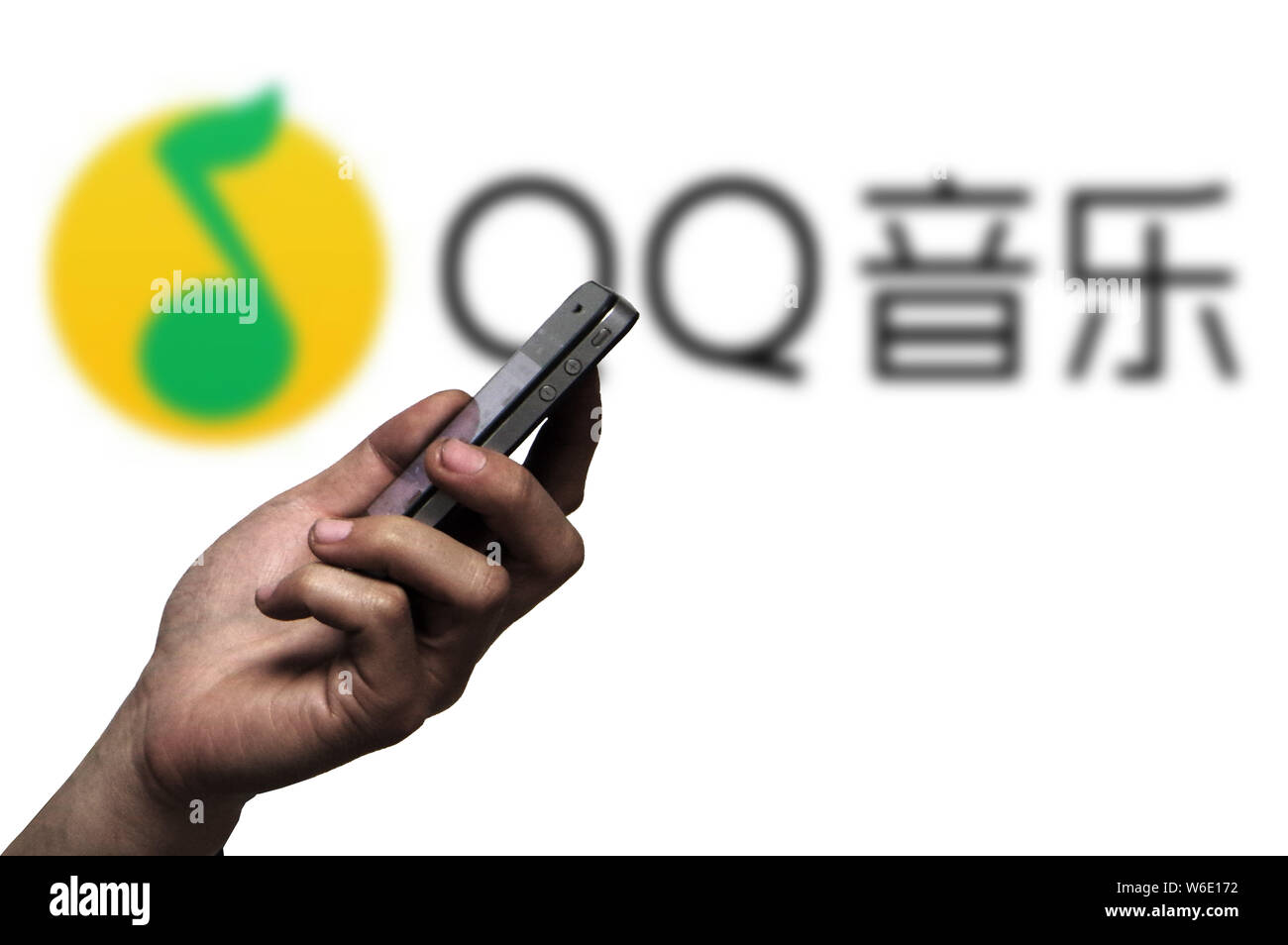 Qq logo hi-res stock photography and images - Alamy