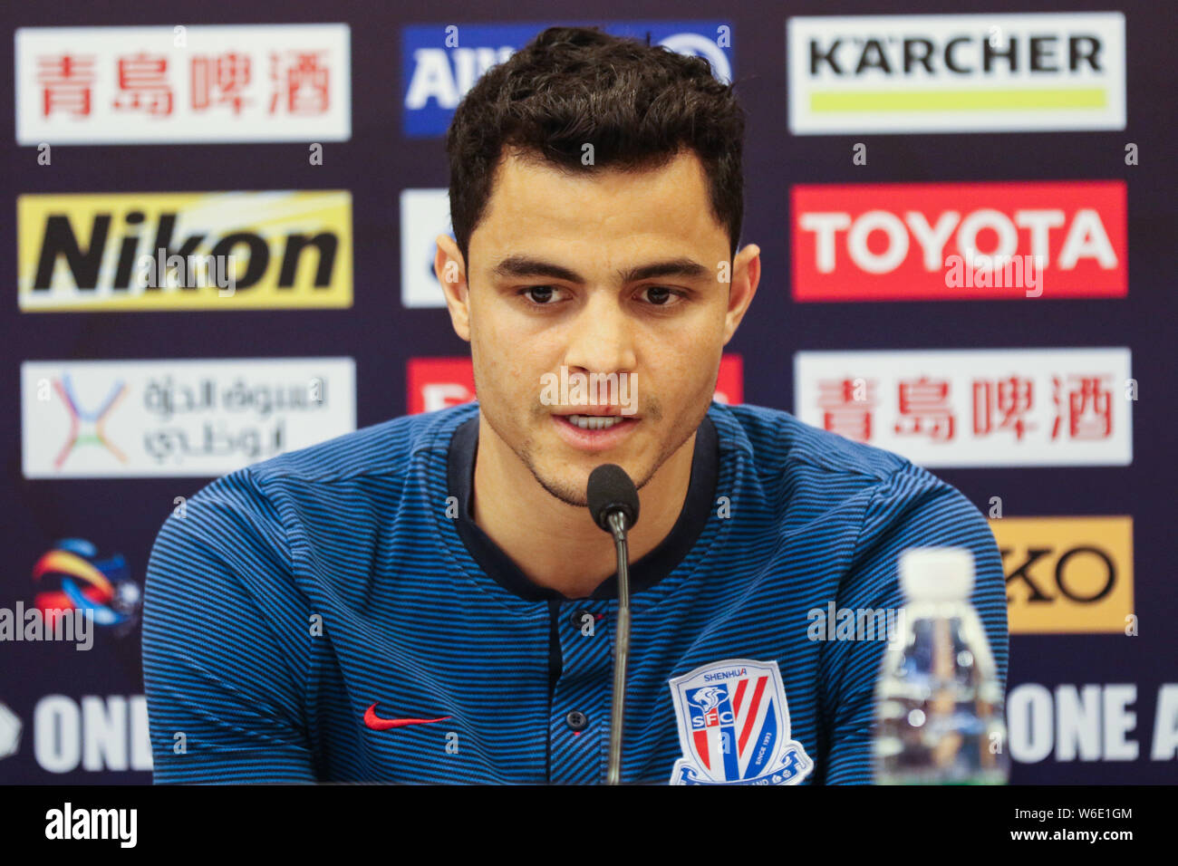 Colombian football player Giovanni Moreno of China's Shanghai Greenland ...