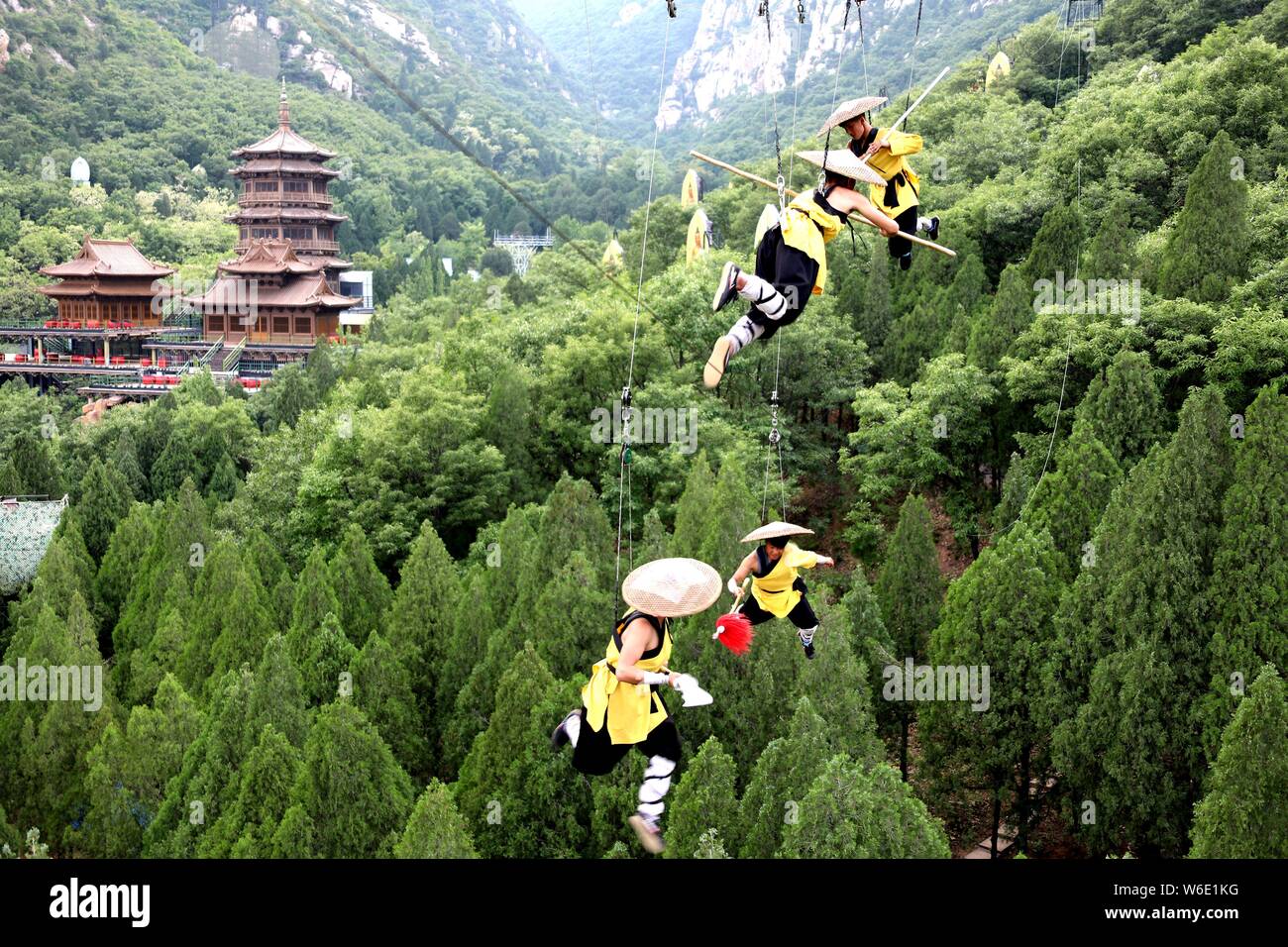Shaolin master hi-res stock photography and images - Alamy