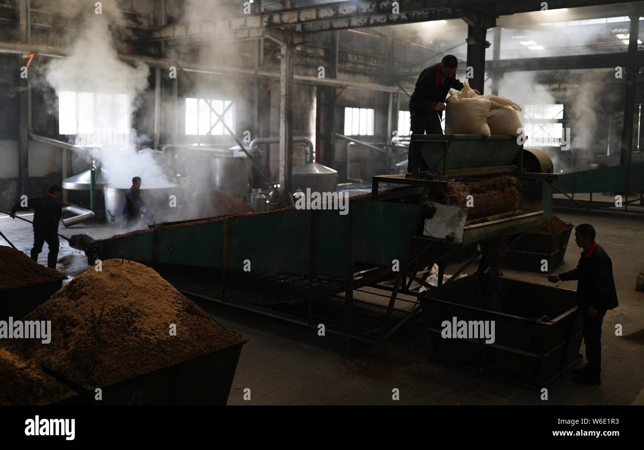 Daqu hi-res stock photography and images - Alamy