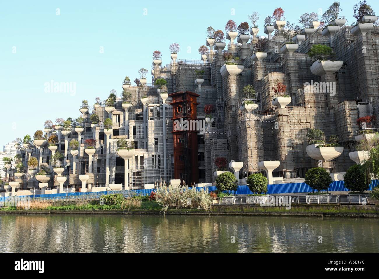 The amazing building featuring the shape of Hanging Gardens of Babylon ...
