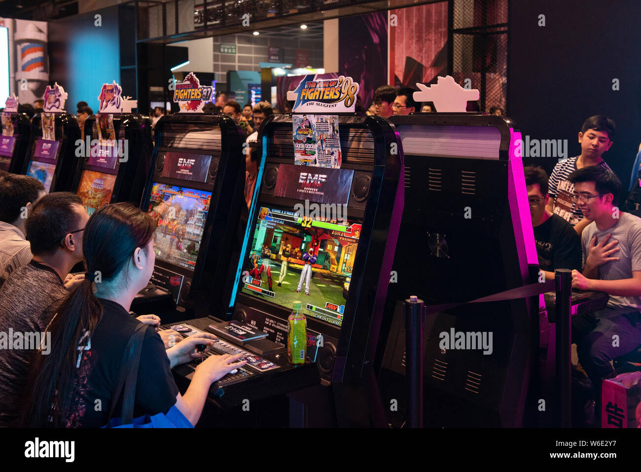 Fighting game hi-res stock photography and images - Alamy