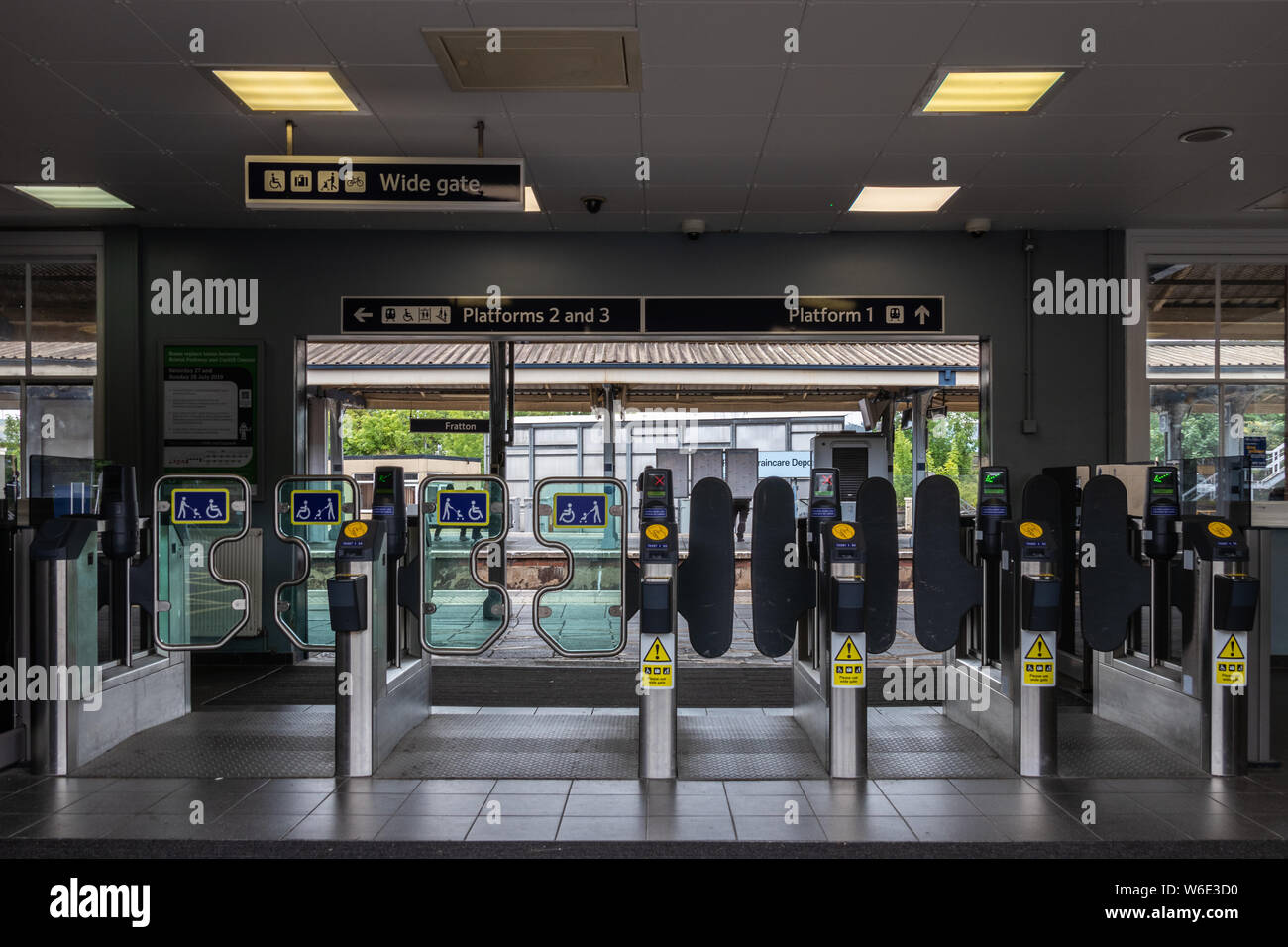 British railway station hi-res stock photography and images - Alamy