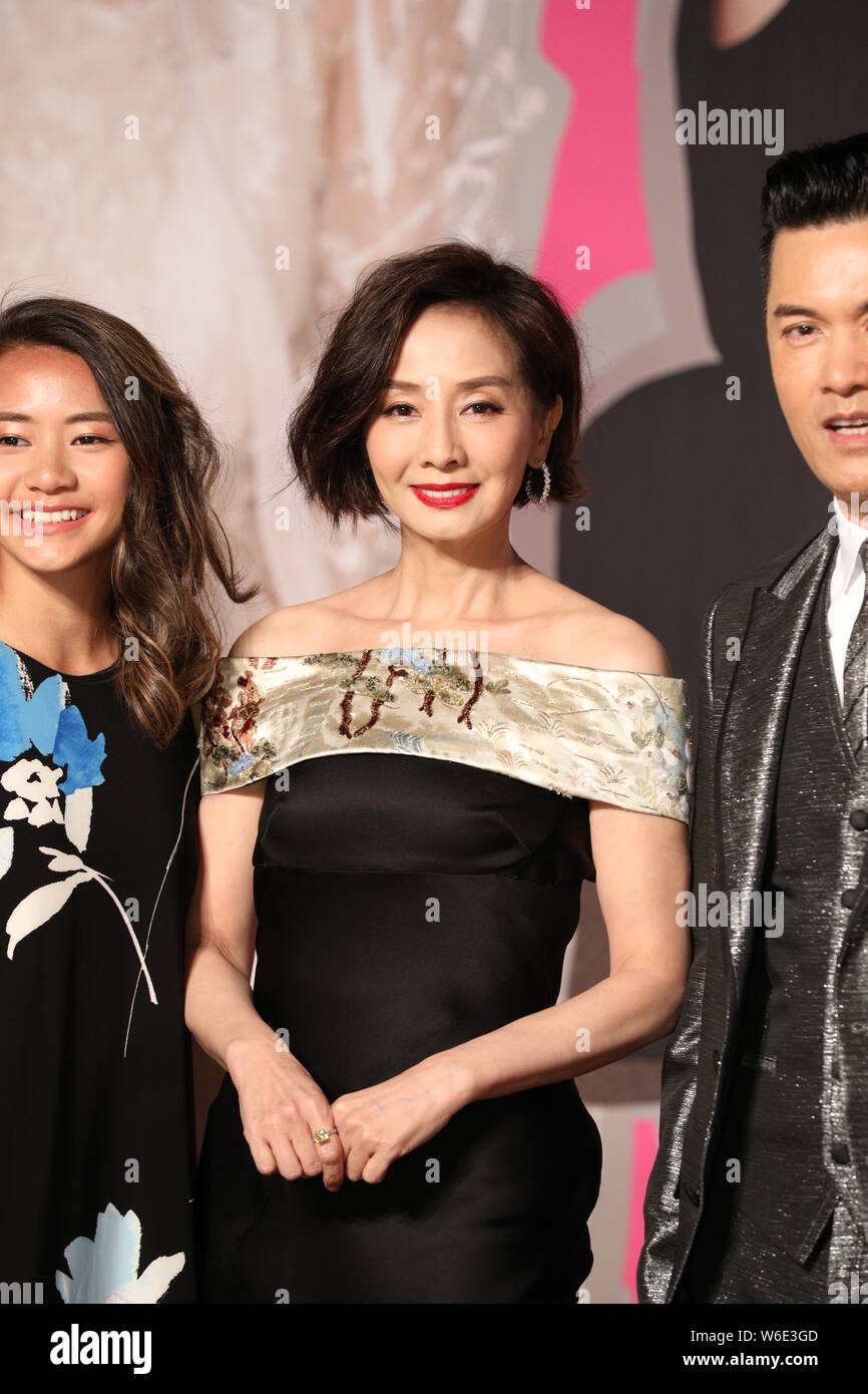 Hong Kong actress Teresa Mo arrives on the red carpet for the 37th Hong ...