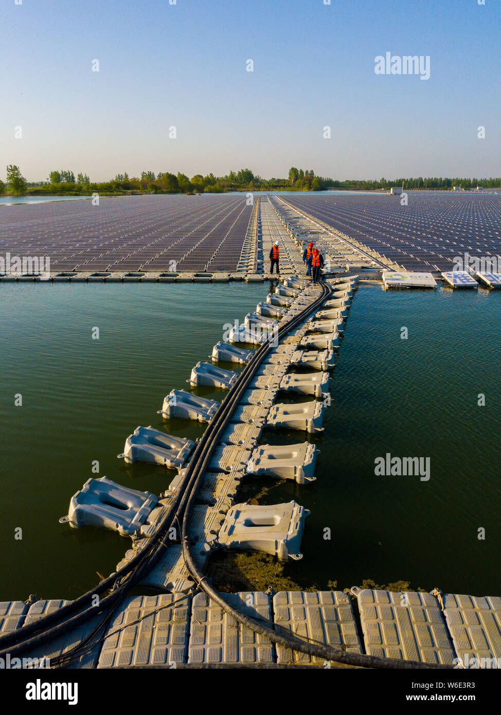 China floating solar farm hi-res stock photography and images - Alamy