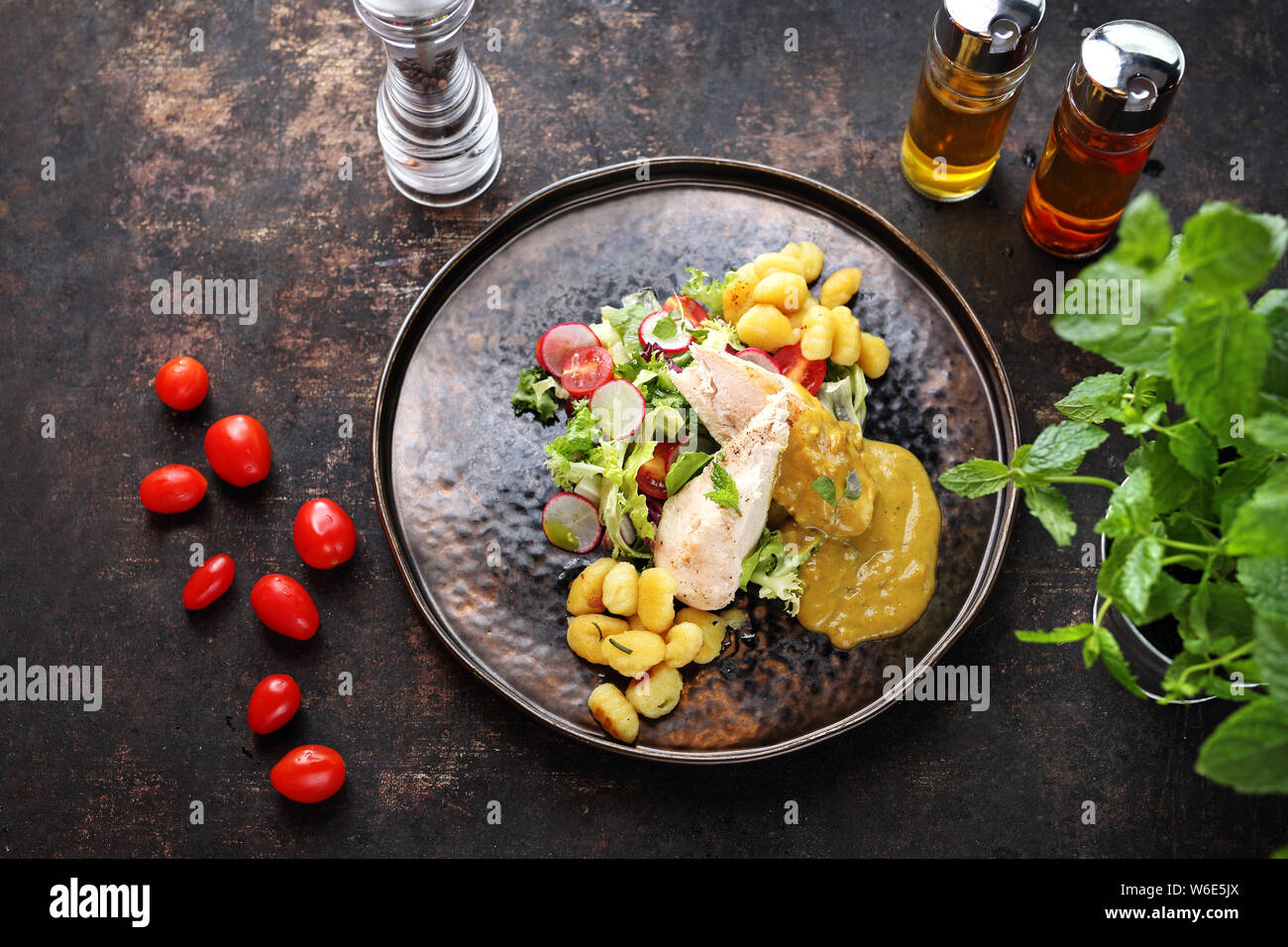 Exquisite dish served main hi-res stock photography and images - Alamy