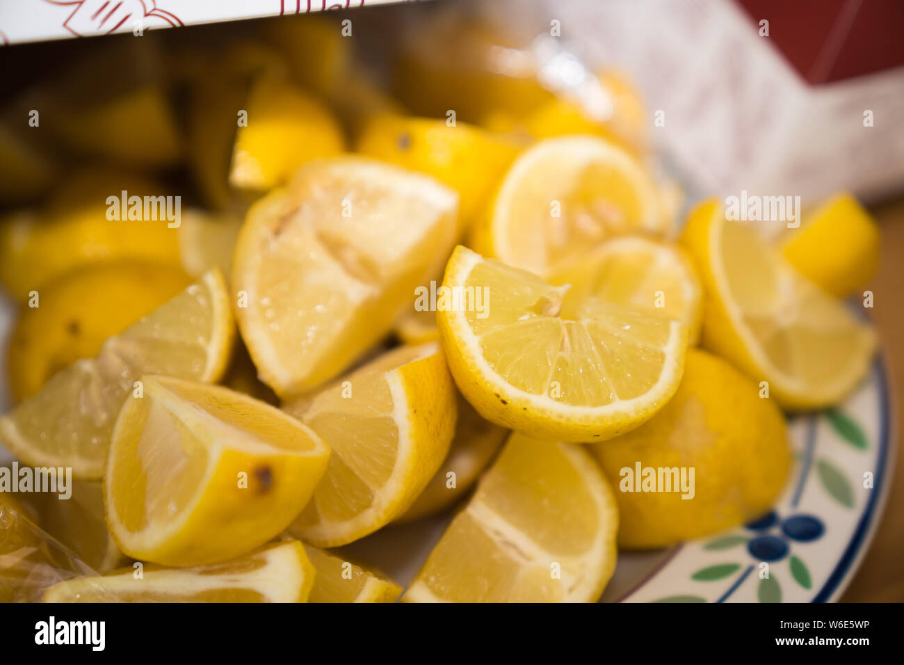 Yellow lemons slices in a cup Stock Photo - Alamy