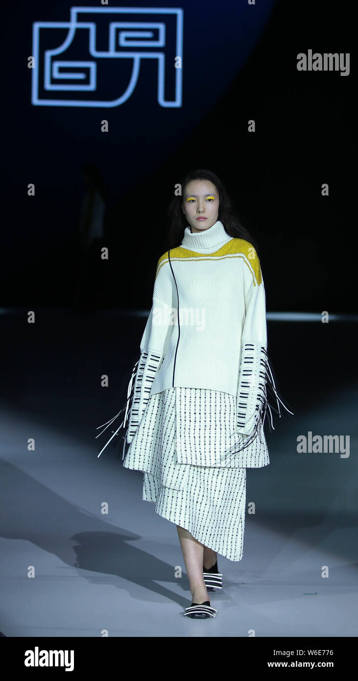 Knitwear model hi-res stock photography and images - Alamy