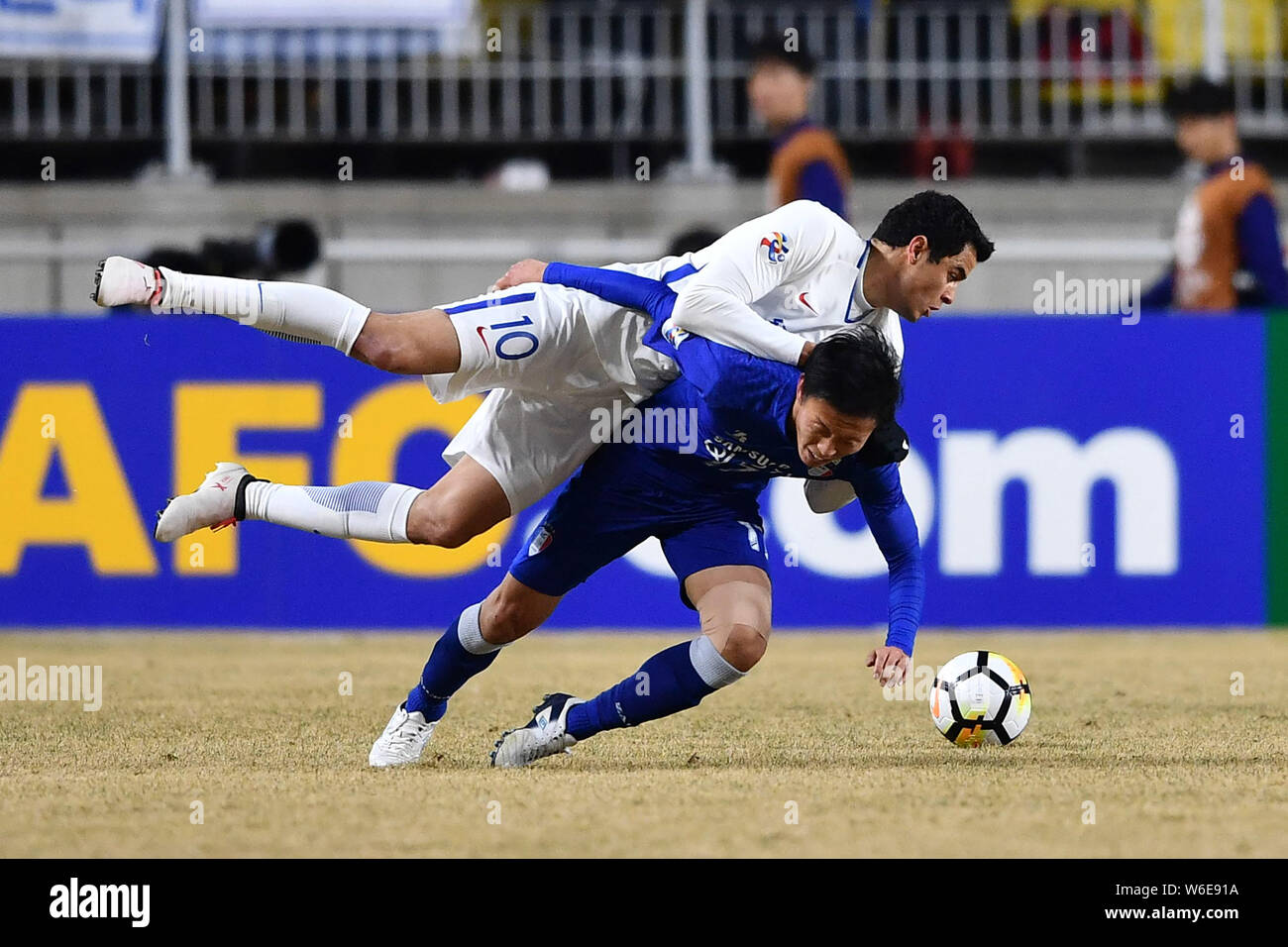 Colombian football player Giovanni Moreno of China's Shanghai Greenland ...