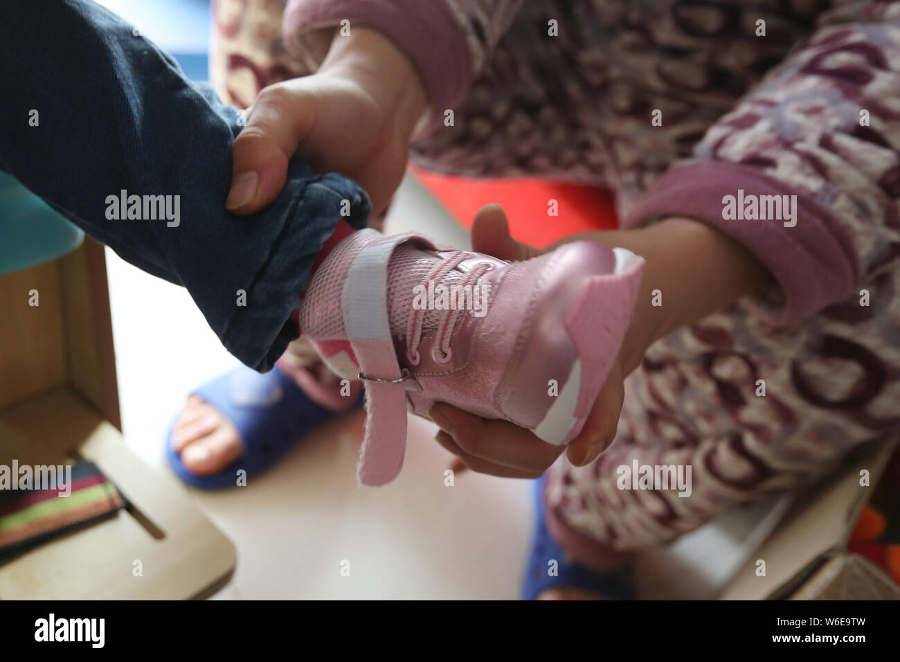 The family of 5-year-old "sponge girl" Lele diagnosed with Spinal ...