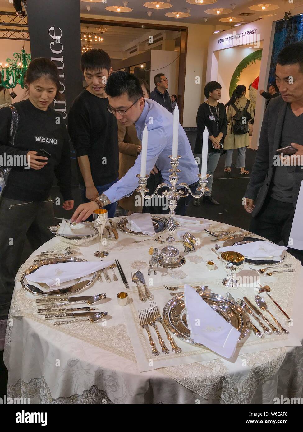 People visit design shanghai hi-res stock photography and images - Alamy