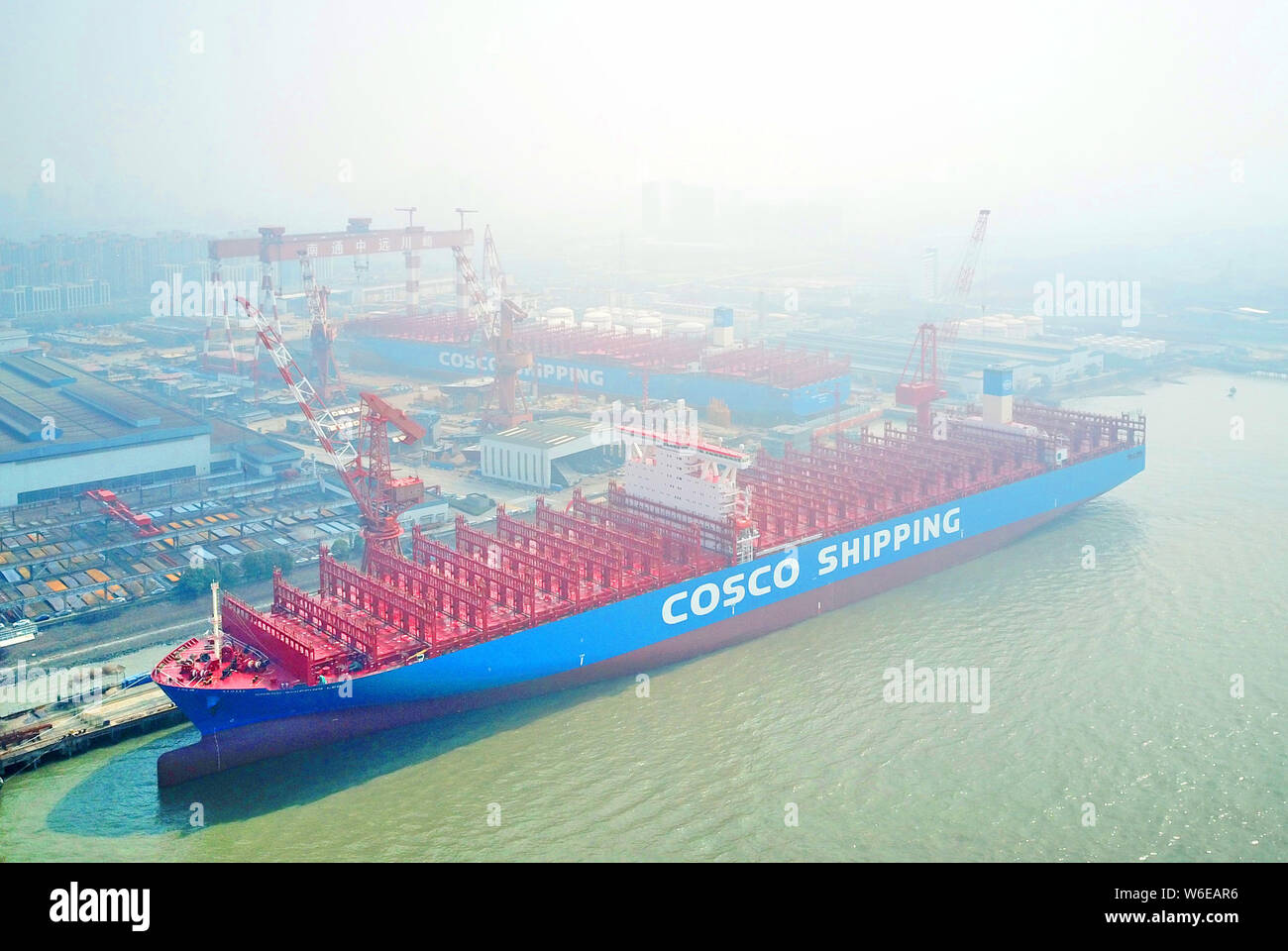 The 20,000 TEU container vessel "COSCO SHIPPING LEO" manufactured by ...