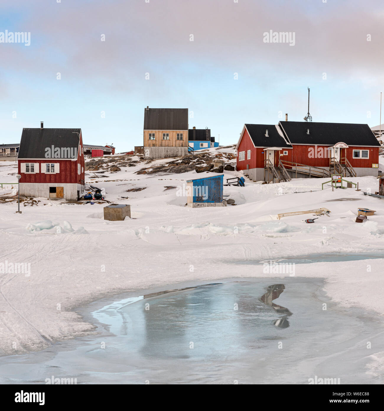 Inuit houses greenland hi-res stock photography and images - Alamy