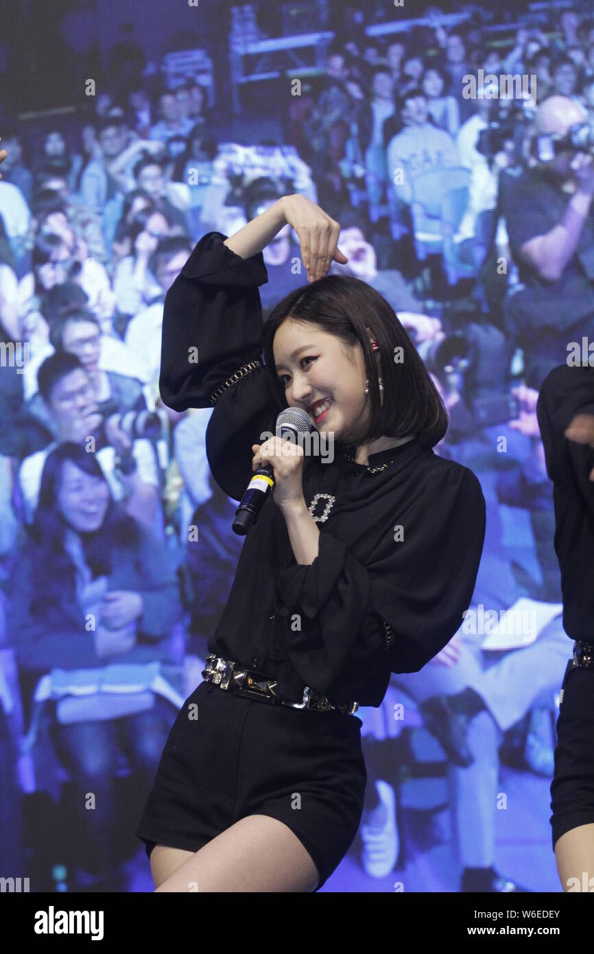 Members of South Korean girl group Gugudan, also stylized as gu9udan ...