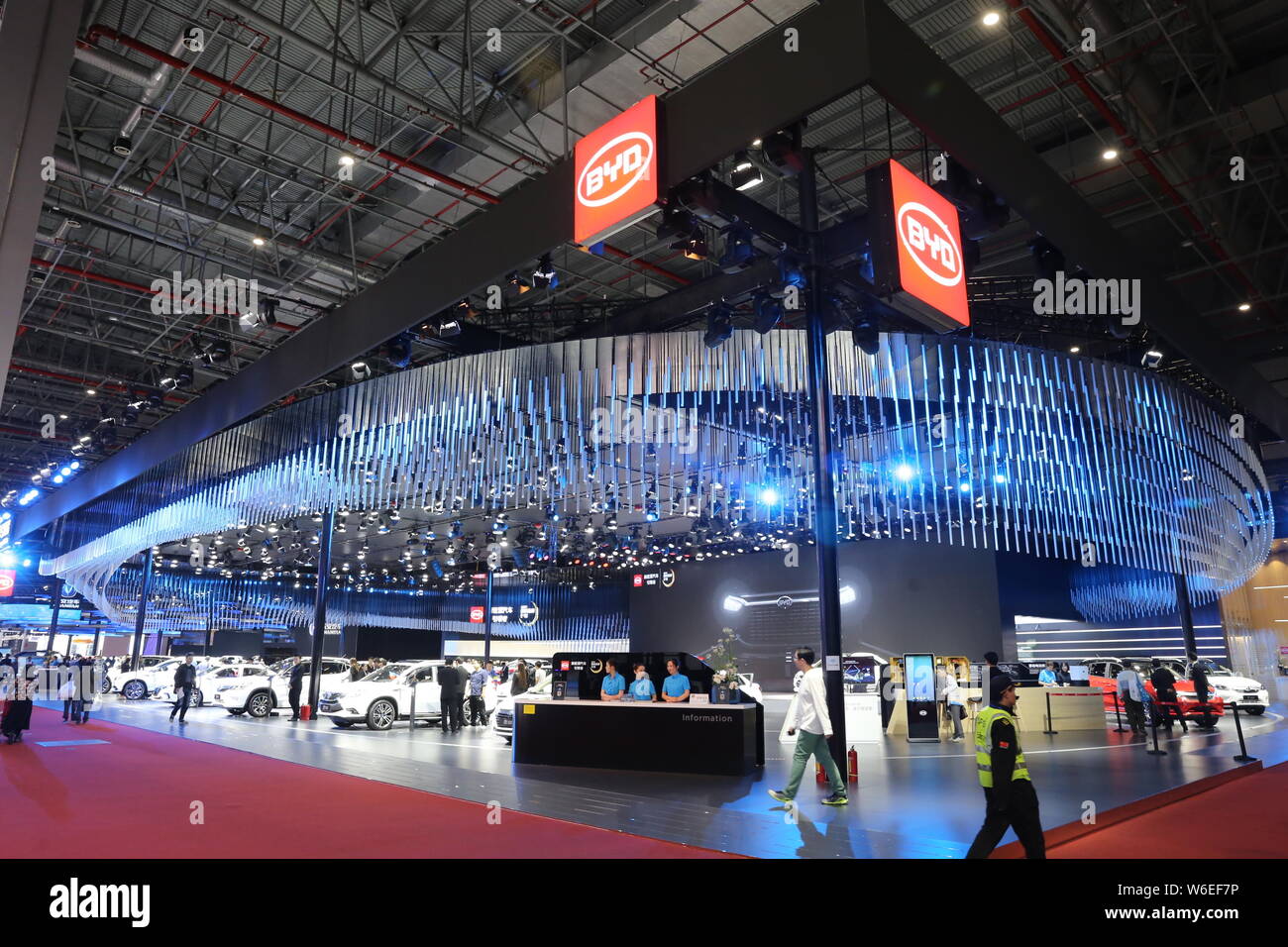 Byd stand hi-res stock photography and images - Alamy