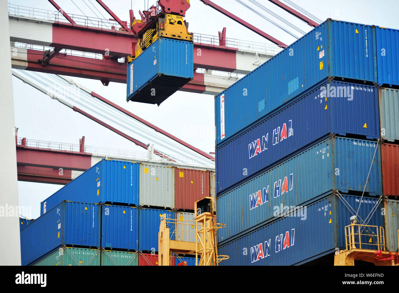 Contrainer ship hi-res stock photography and images - Alamy