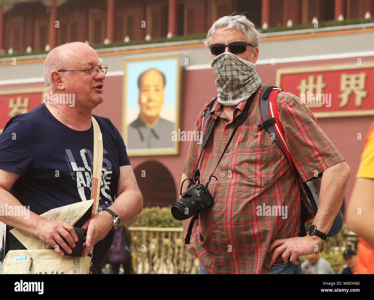 Foreign tourists wearing face masks against air pollution visit the ...
