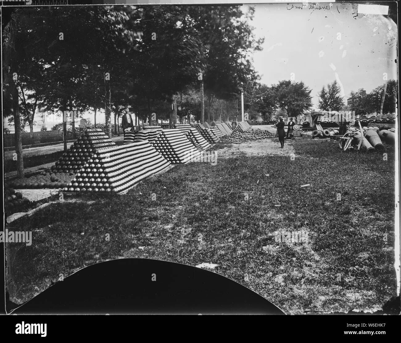 Stacked cannon balls hi-res stock photography and images - Alamy