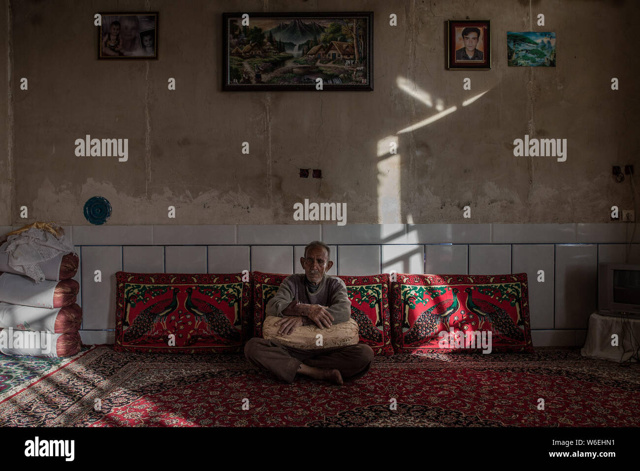 Jahrom, Fars, Iran. 29th Mar, 2019. Alireza RokhsatiDoust, a 80 years ...