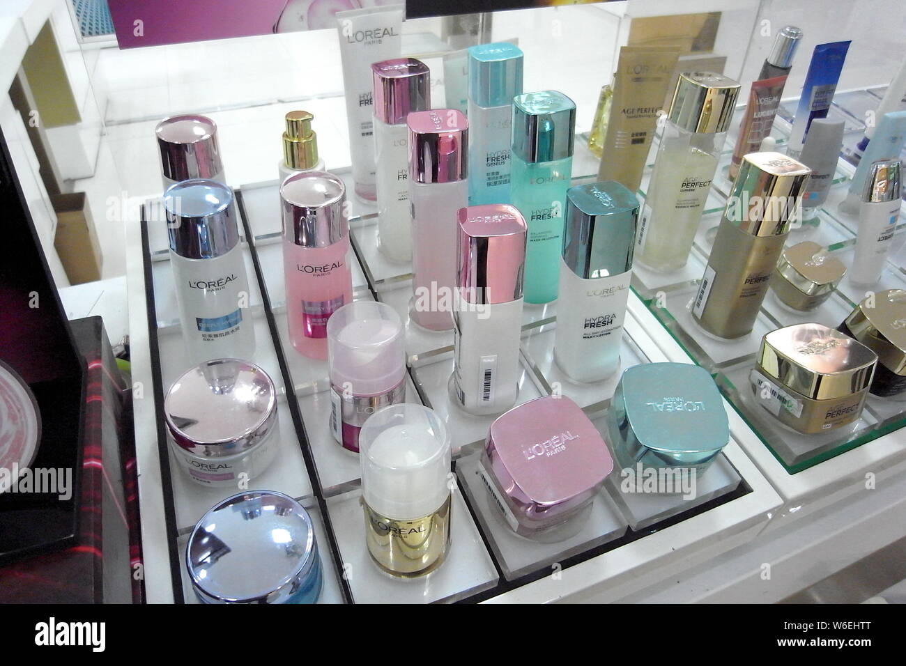 Loreal group hi-res stock photography and images - Alamy