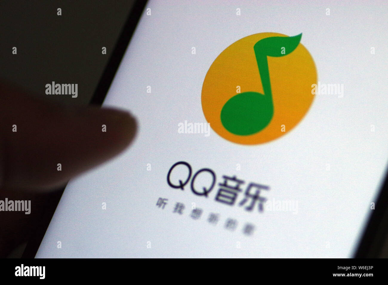 Qq music app hi-res stock photography and images - Alamy