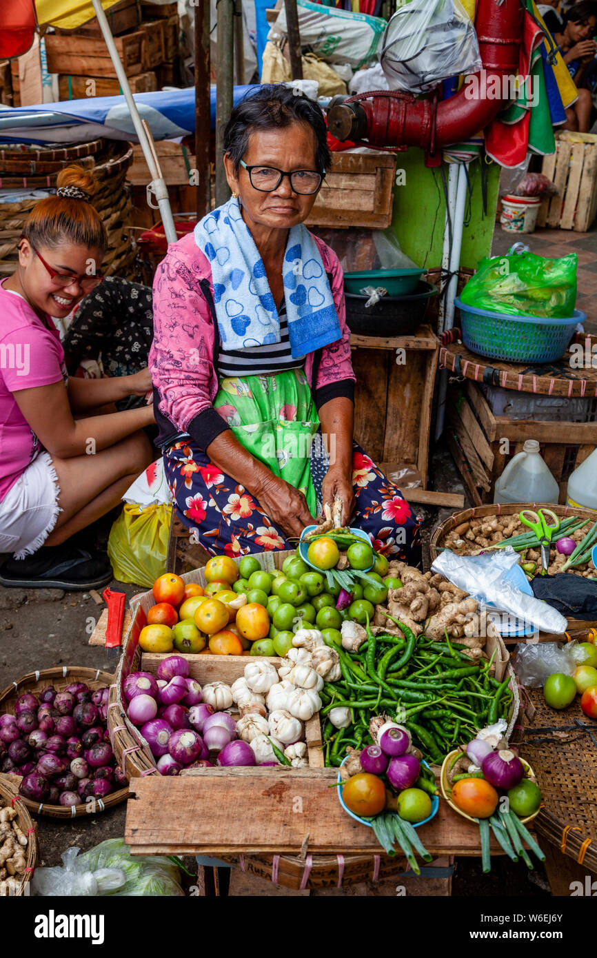 Local People Selling Fresh Vegetables At Carbon Market, Cebu City, Cebu ...