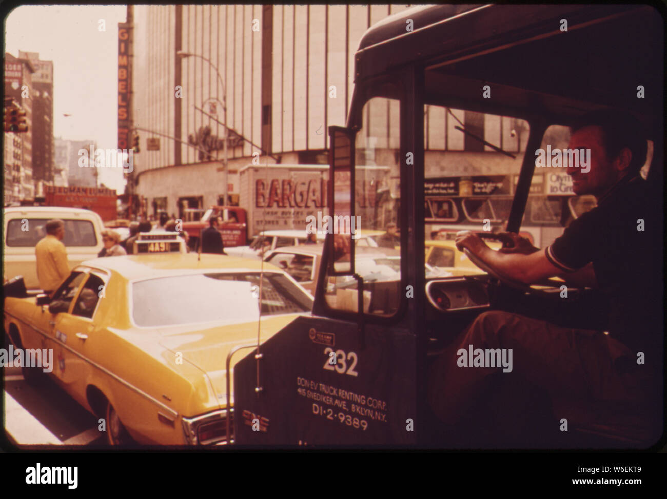 A FRUSTRATED DRIVER SITS THROUGH A TRAFFIC JAM IN HERALD SQUARE Stock ...