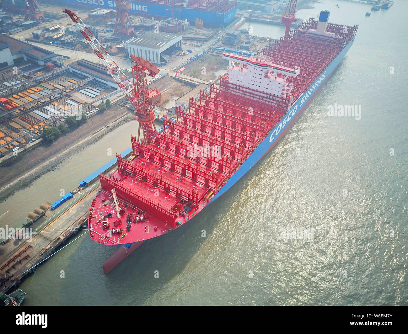 The 20,000 TEU container vessel "COSCO SHIPPING LEO" manufactured by ...