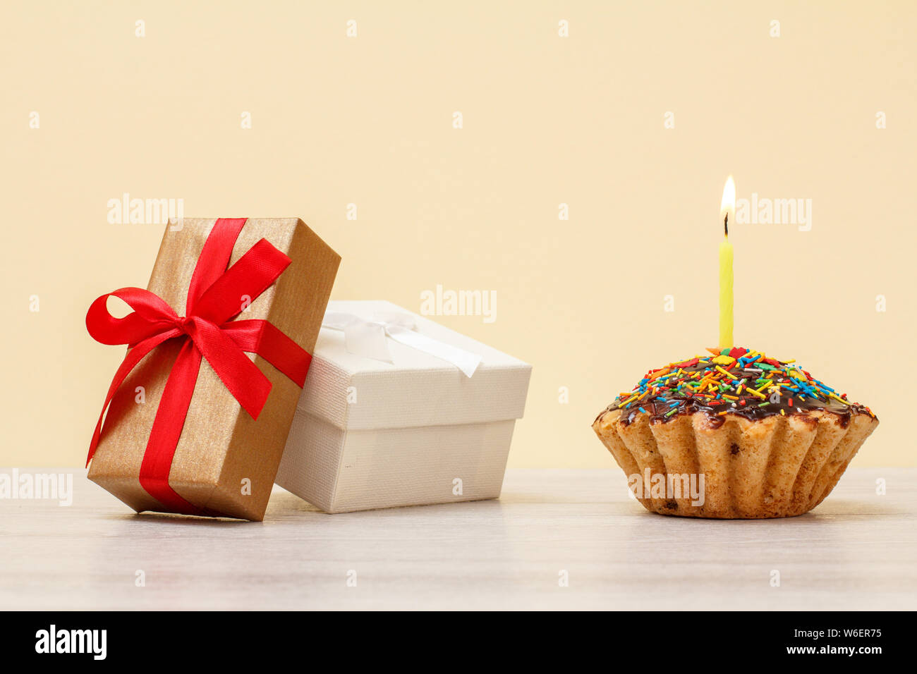 Happy bir hi-res stock photography and images - Alamy